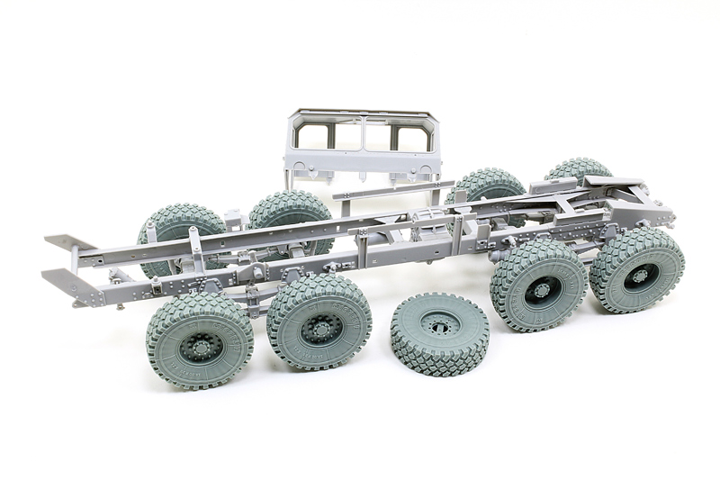 ARMOURED FIGHTING VEHICLE: ....... HEMTT M983 TRACTOR .......