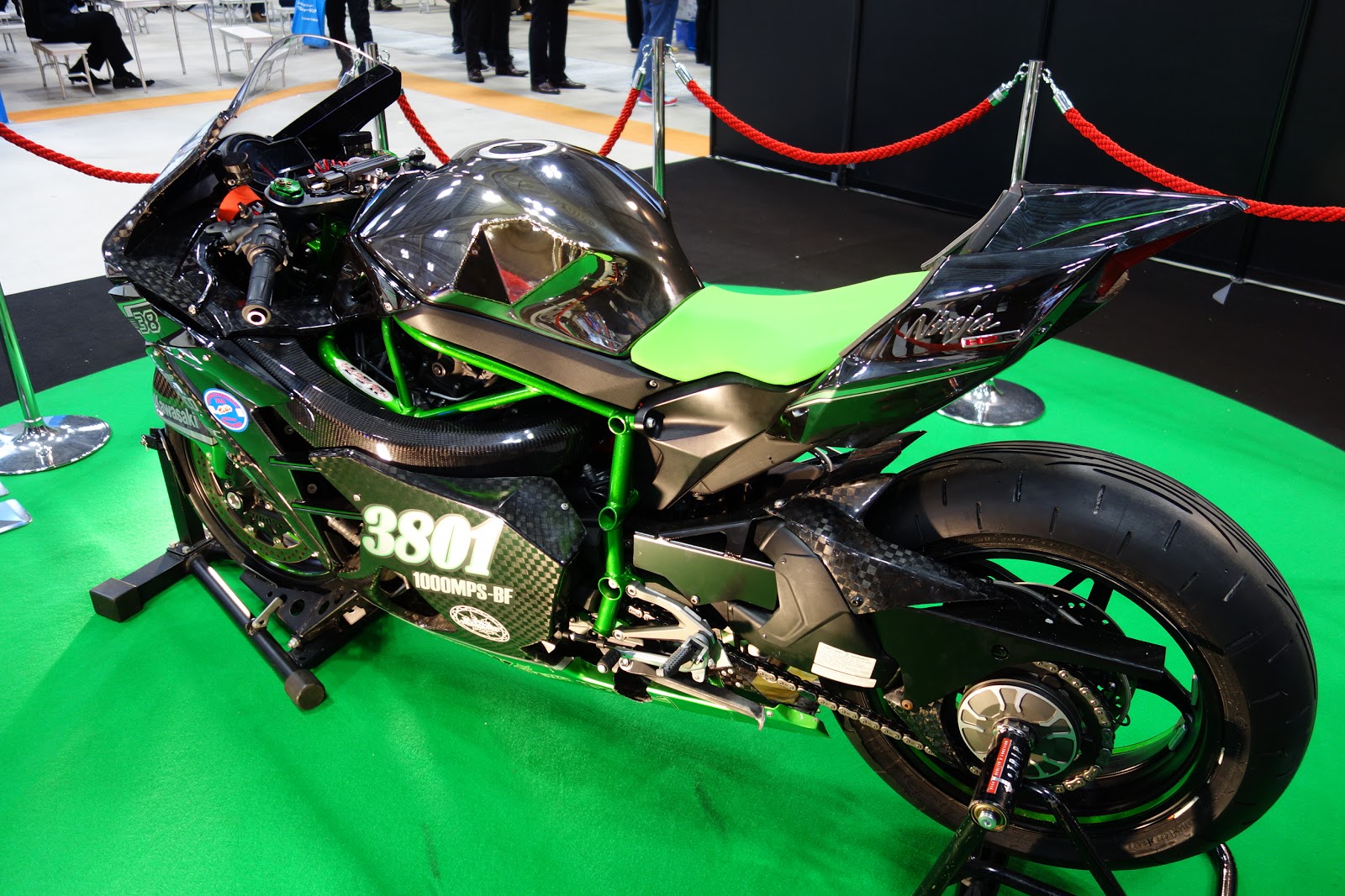 blueskyfuji: ソルトレイクで400km/h出したNinja H2Rのギヤ比はいかほどだったのか