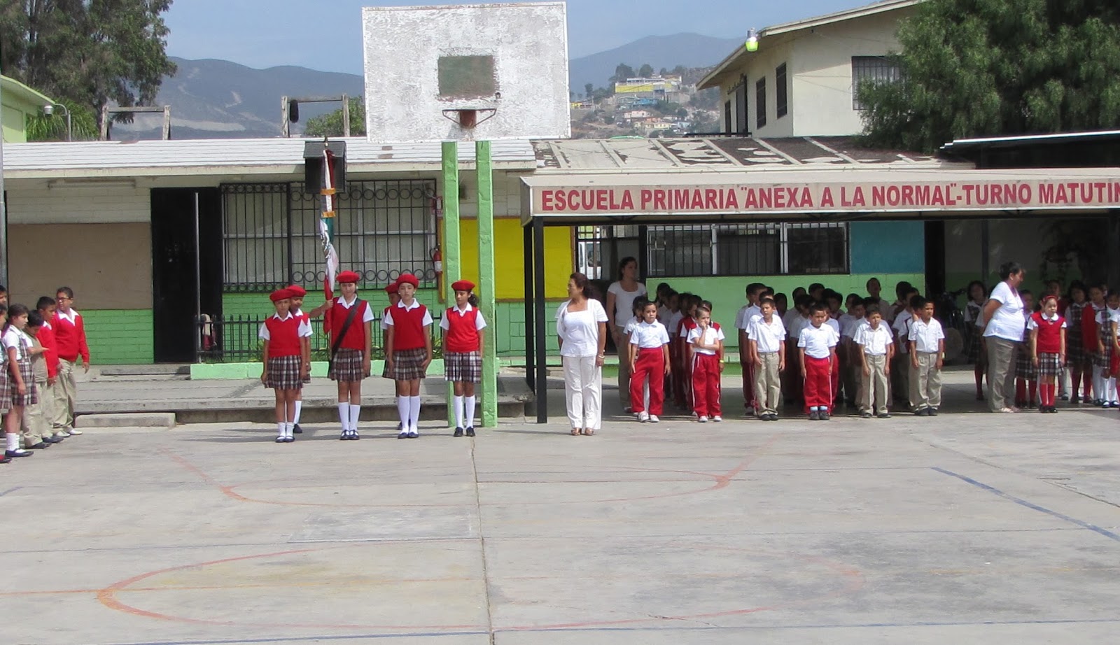 Educación BC: ENTREGAN APOYOS EN PRIMARIA “ANEXA A LA NORMAL”