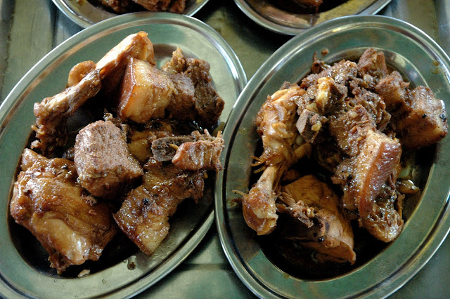 DUDE FOR FOOD: Food Trips: A Boodle Fight at Isdaan Floating Restaurant ...