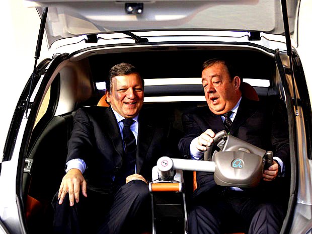 The Flying Tortoise: Spain Makes The World's First Tiny Fold-Up Car...