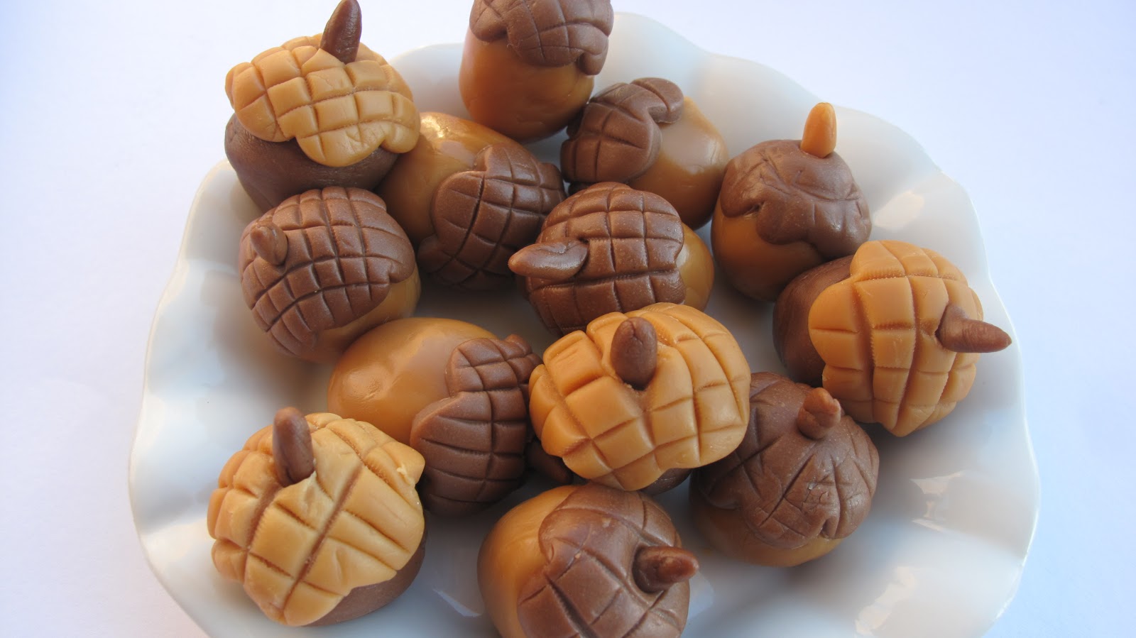 Red Couch Recipes: Candy Acorns!!