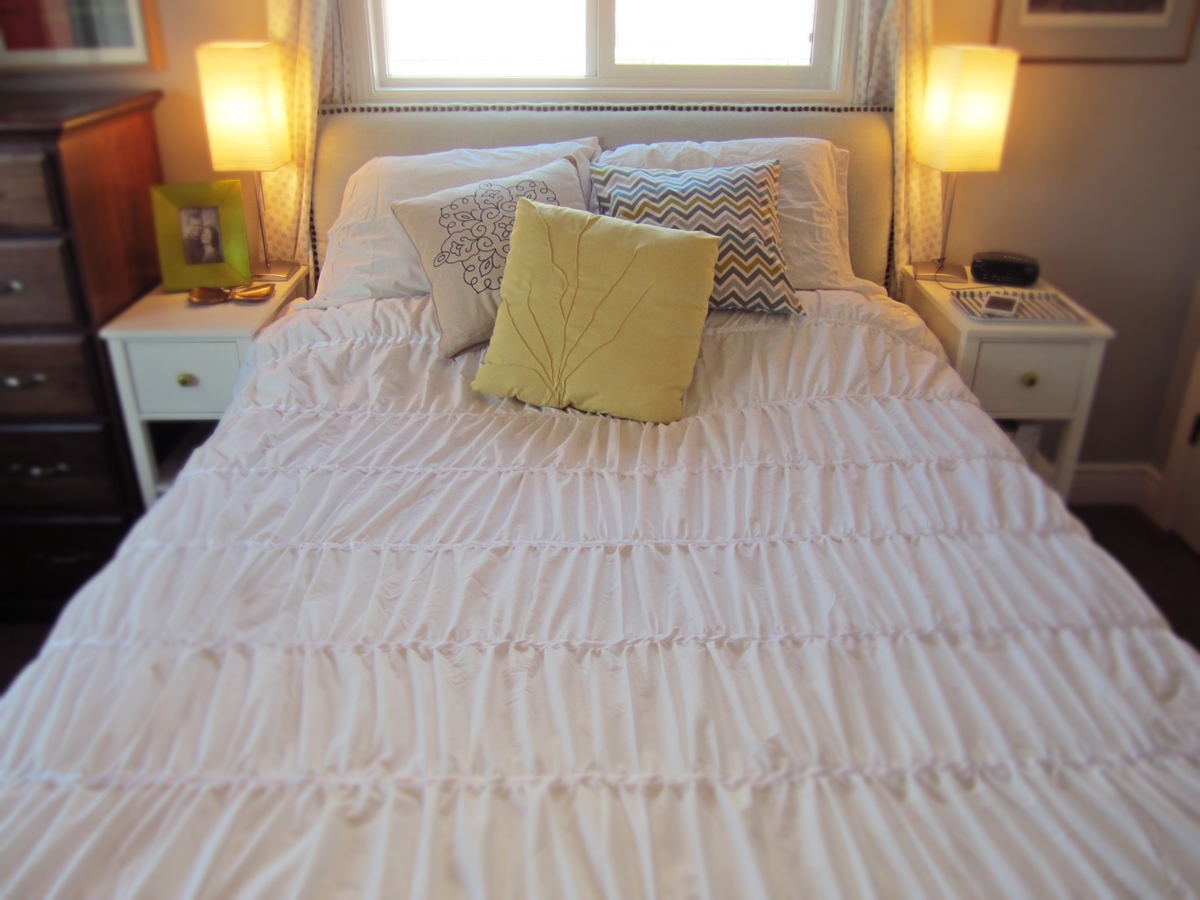 smartgirlstyle: Master Bedroom Makeover: Pillows & Bedding