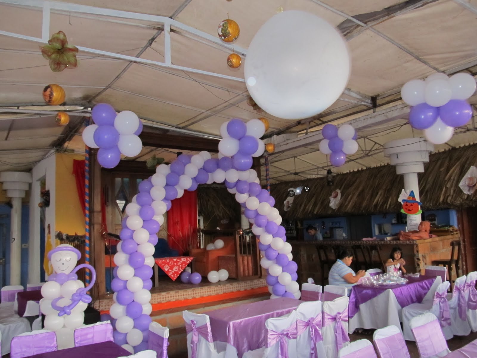 DECORACION ANGELES CON GLOBOS PRIMERA COMUNION | Fiestas Infantiles
