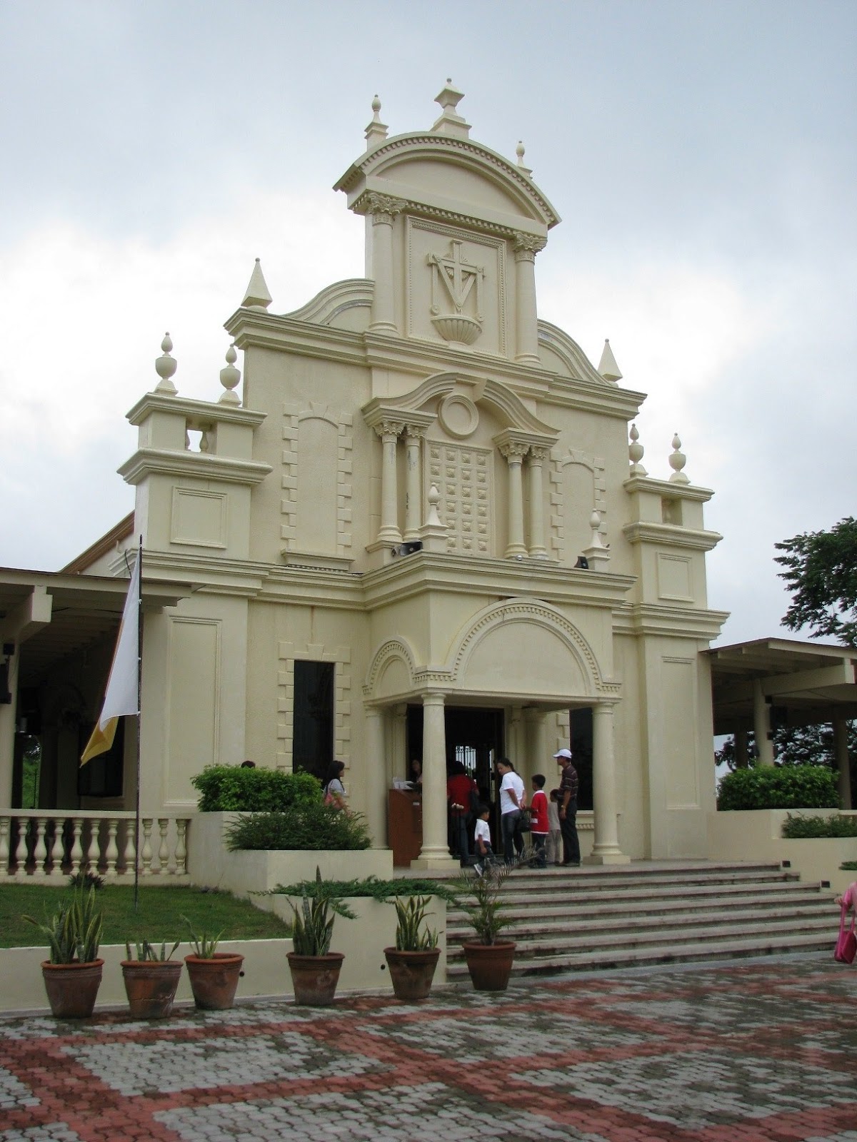Stevenson Que: Monasterio de Tarlac
