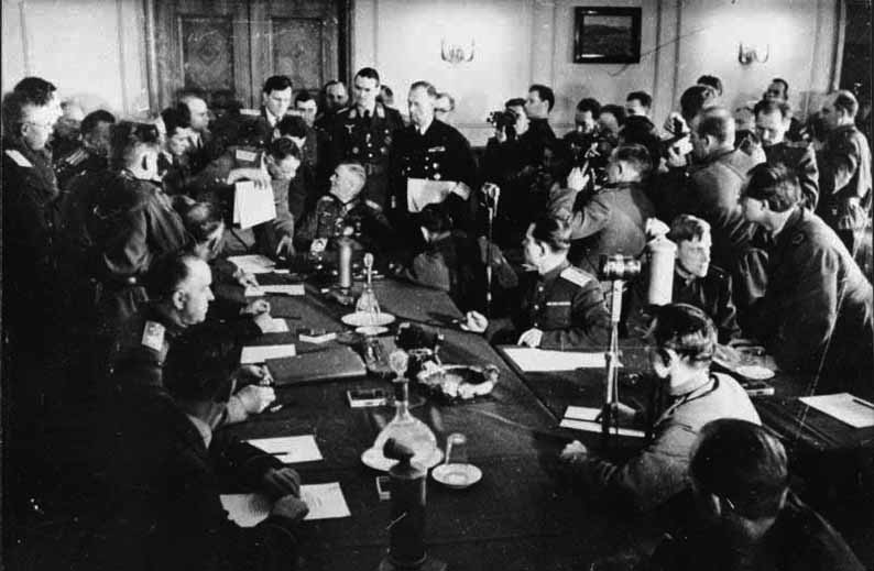 RENDICIÓN INCONDICIONAL ALEMANA: 08/05/1945 - WW2 en Imágenes - Blog ...