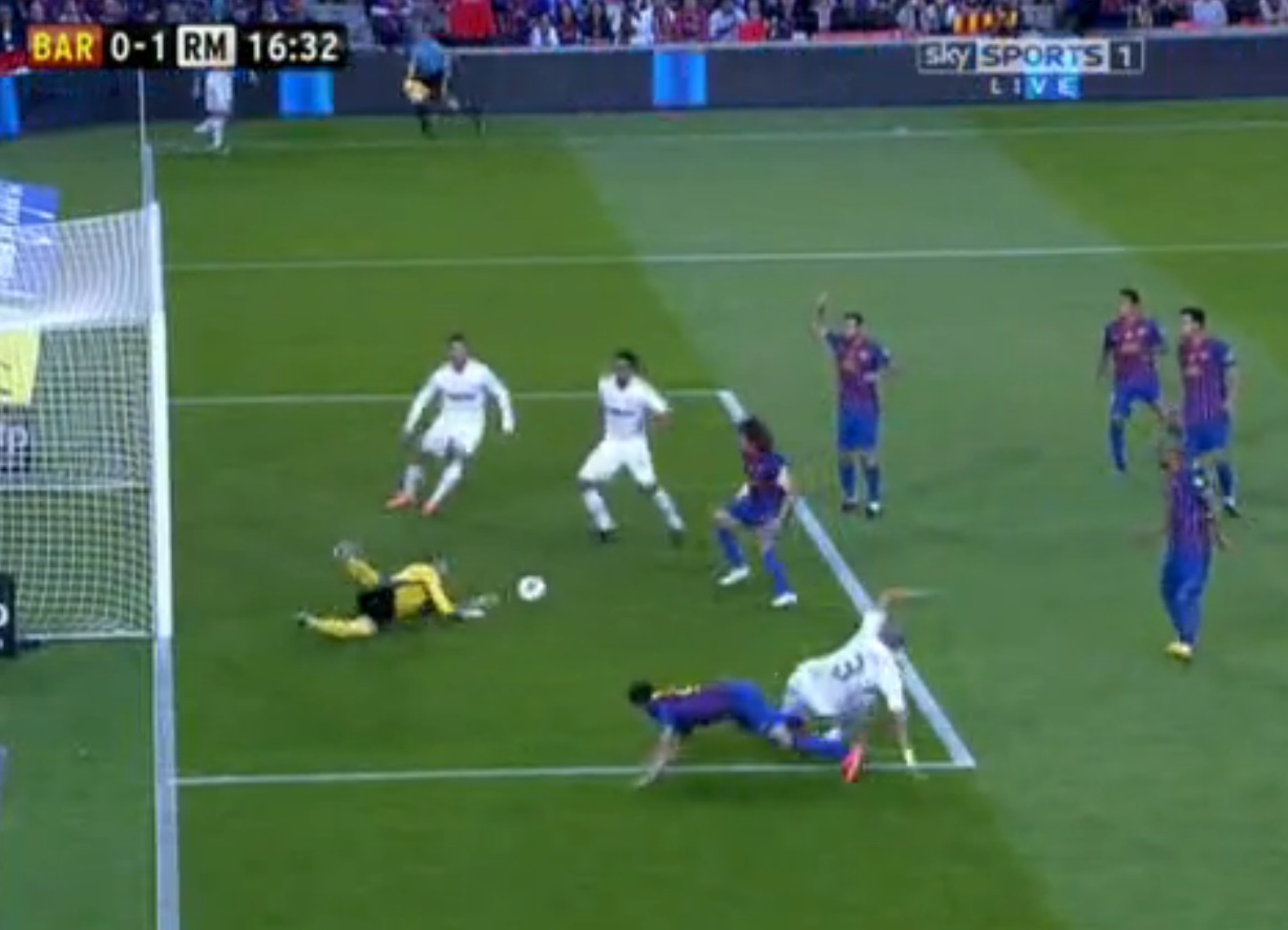 Hong Kong Referee: El Clásico April 2012 : Classic Offside Tragically ...