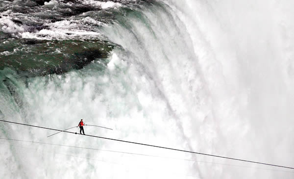 7 Awesome Niagara Falls Stunts | All About Backlinks Here