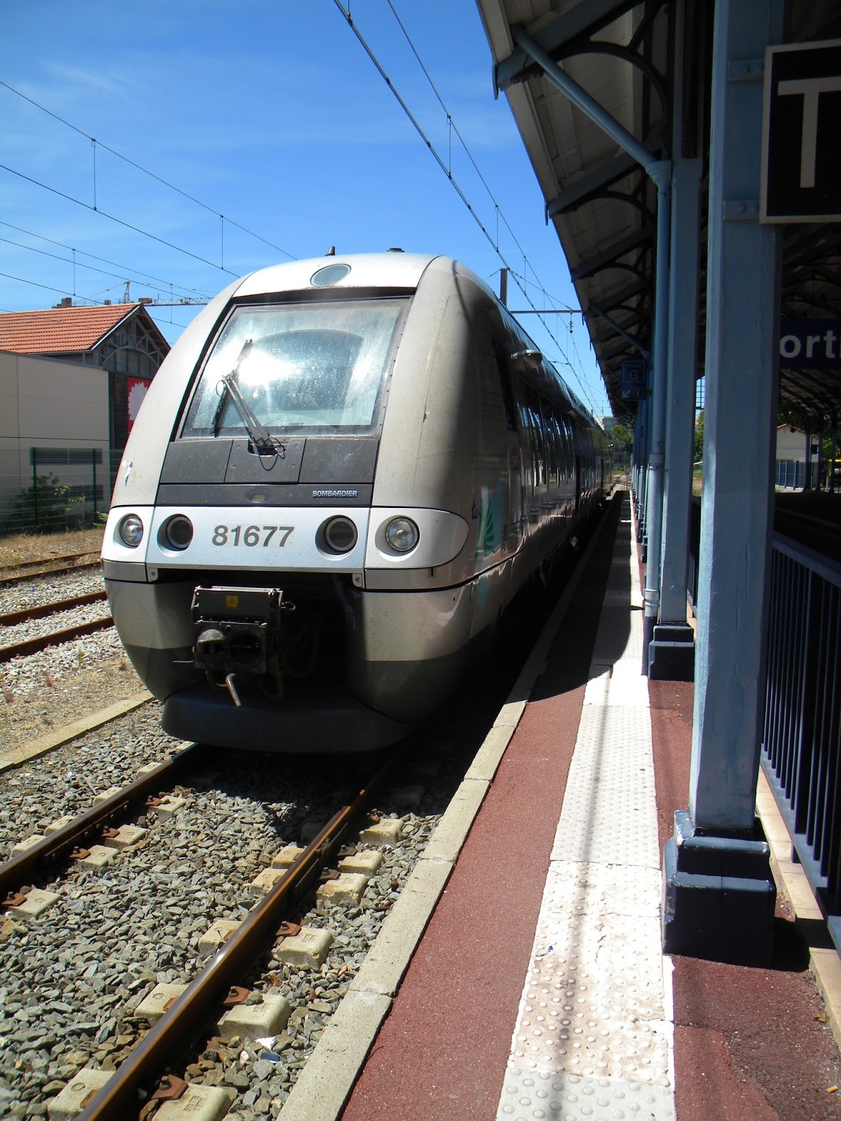 LA PASSION DU TRAIN: AGC et Régio2N à Arcachon par Bertrand V.