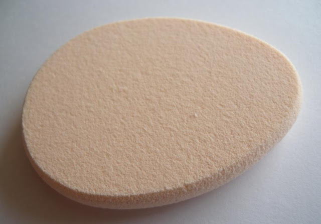 Riffi Tear-Drop Make-Up Sponge | Miss Sunshine and Sparkle