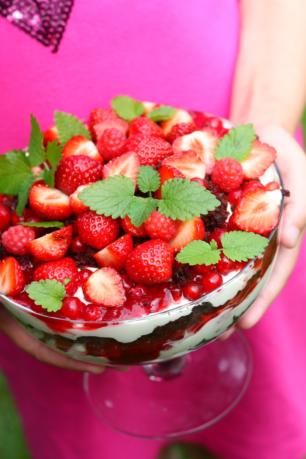 Punaherukka-mansikkatrifle - Suklaapossu