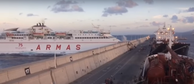 Viral Video: Out-of-Control Ferry Slams Head On Into Pier - The Mariner ...