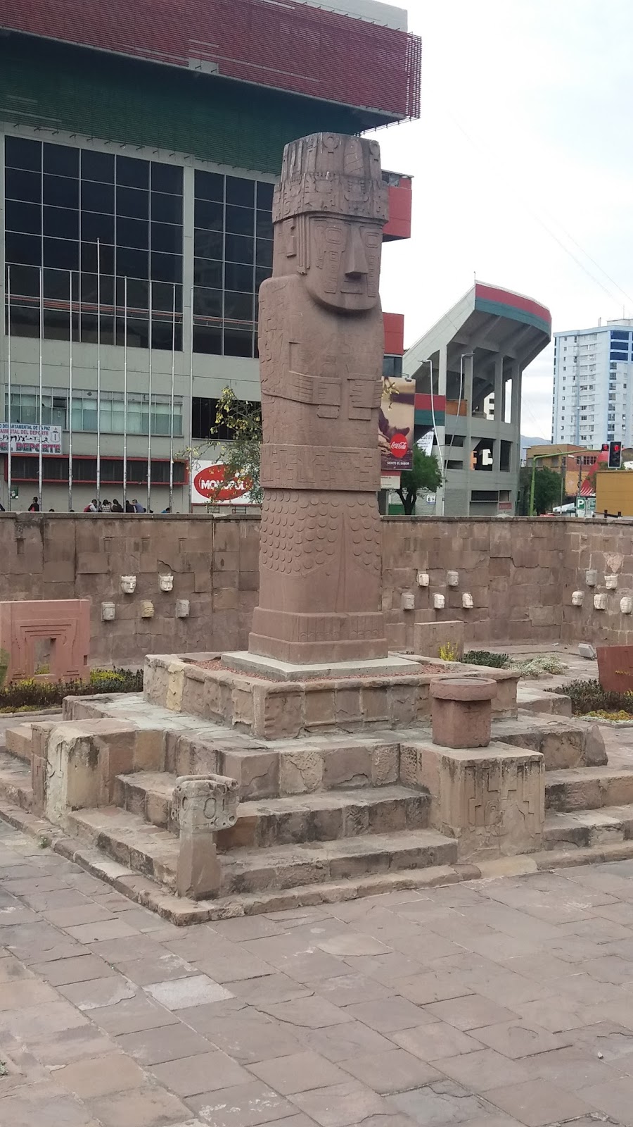 Plaza del monolito en la paz.