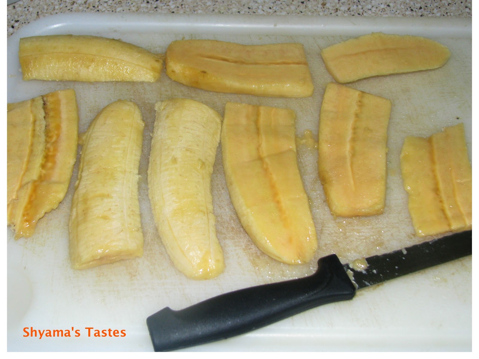 Shyama's Tastes: Pazham Pori/Ethakka Appam/Banana Fritters