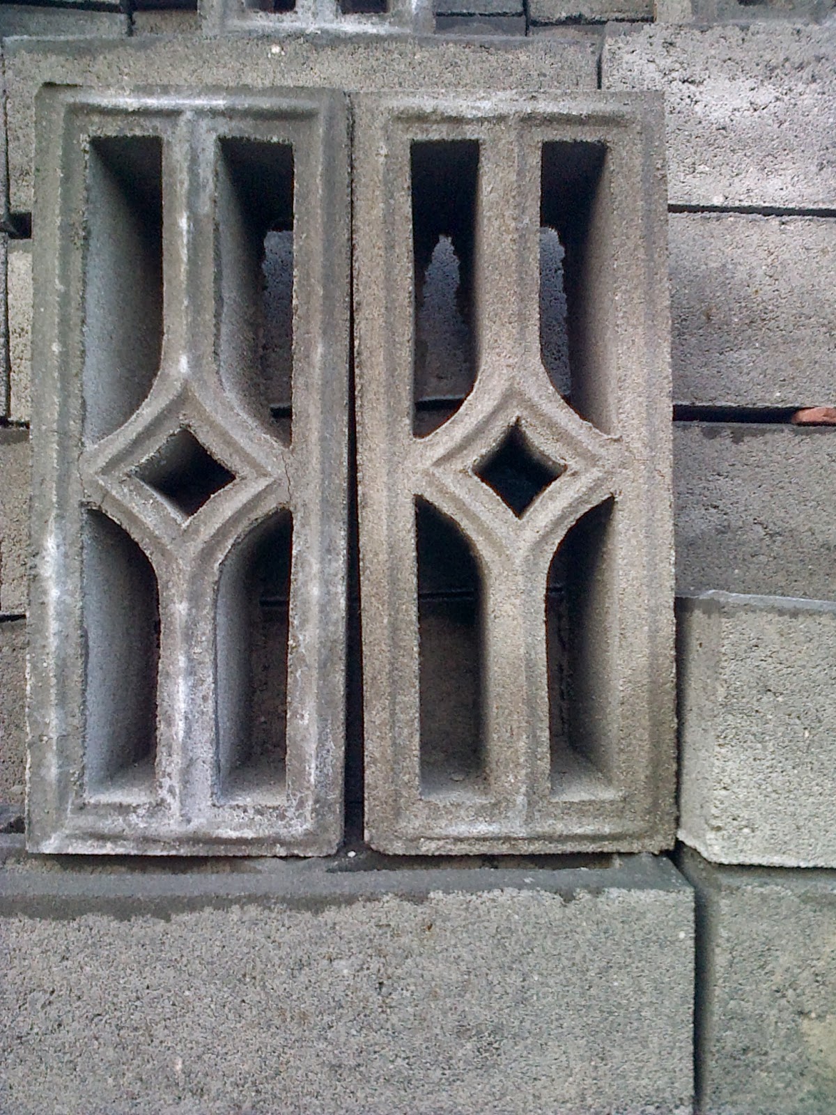 Bukit Barisan Batako: Roster atau lubang angin