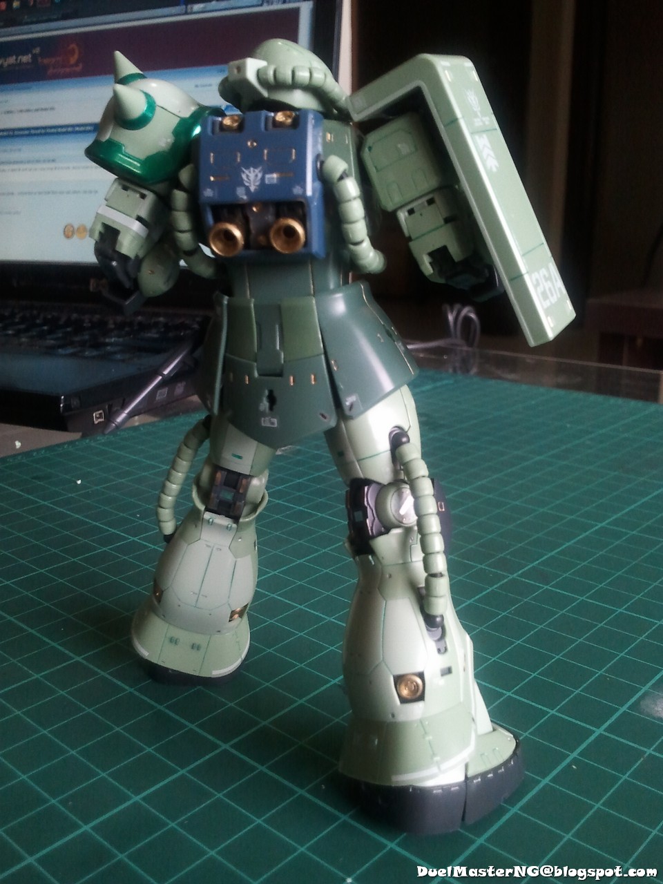 DuelMasterNG Gunpla: RG MS-06F Zaku II (Bandai)