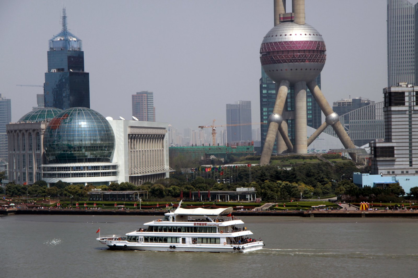 Rambling Raspberries: FERRIES AND CRUISERS ON THE HUANGPU RIVER
