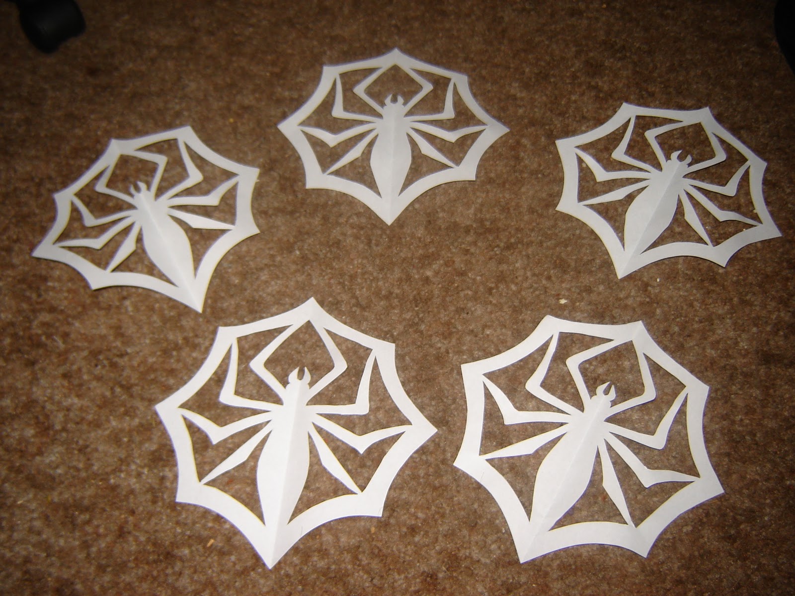 Kweeny Todd: Day 05 Kweeny Krafts Spider Snowflakes!