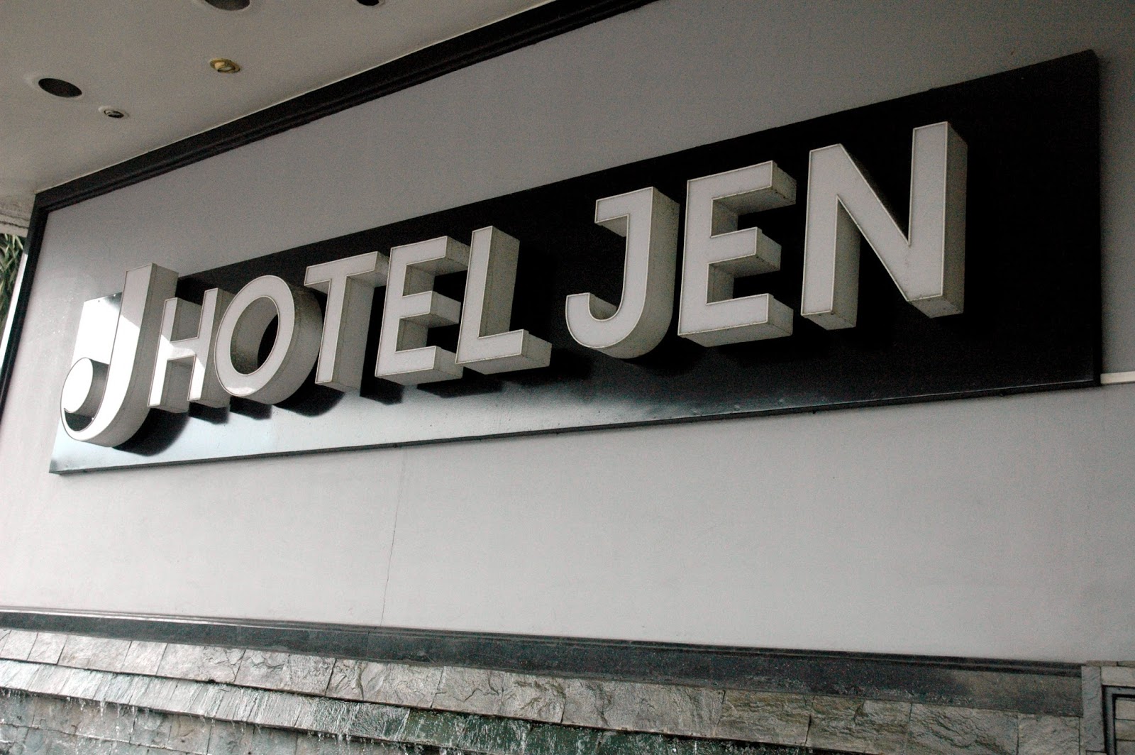 DUDE FOR FOOD: Thank You, Jen: A Holiday Staycation at Hotel Jen Manila