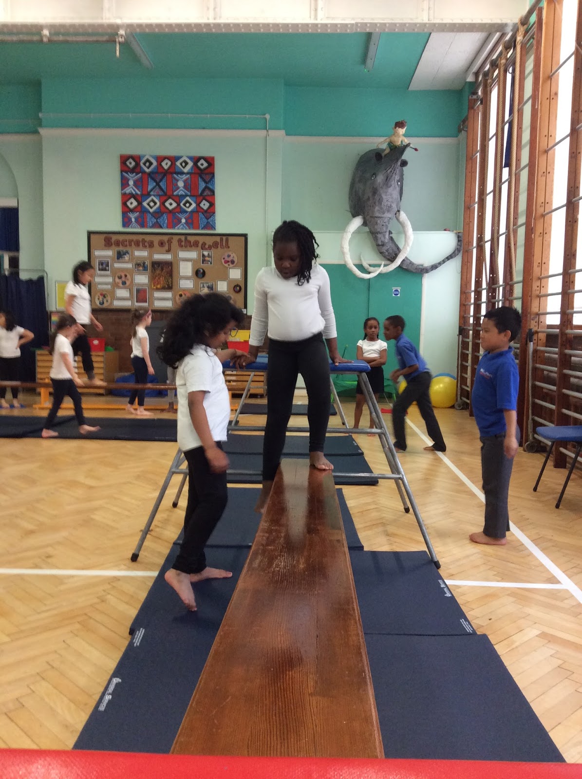 Bannockburn Primary: Year 2 - Gymnastic obstacle course with Sycamore Class