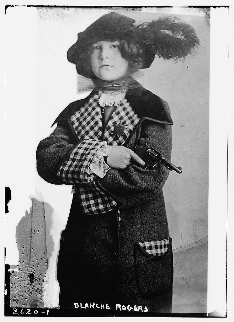 30 Interesting Vintage Photographs of Women Posing With Their Guns ...