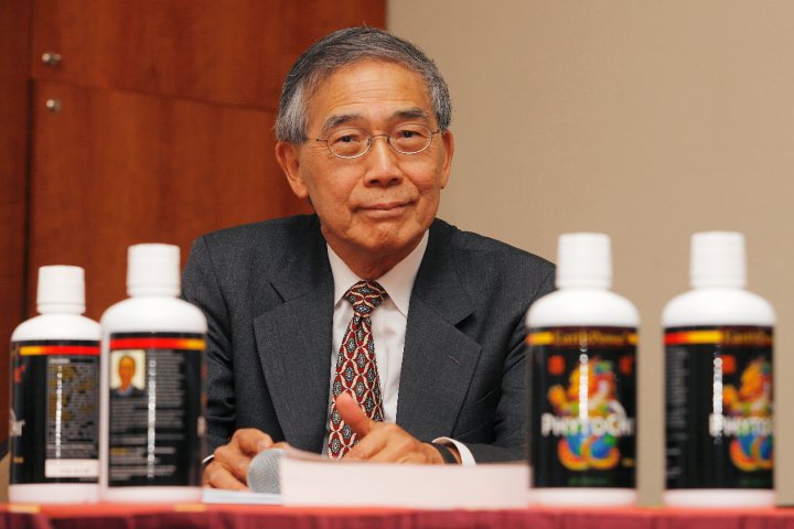 Dr Albert Leung dan PhytoChi: Dr Albert Leung