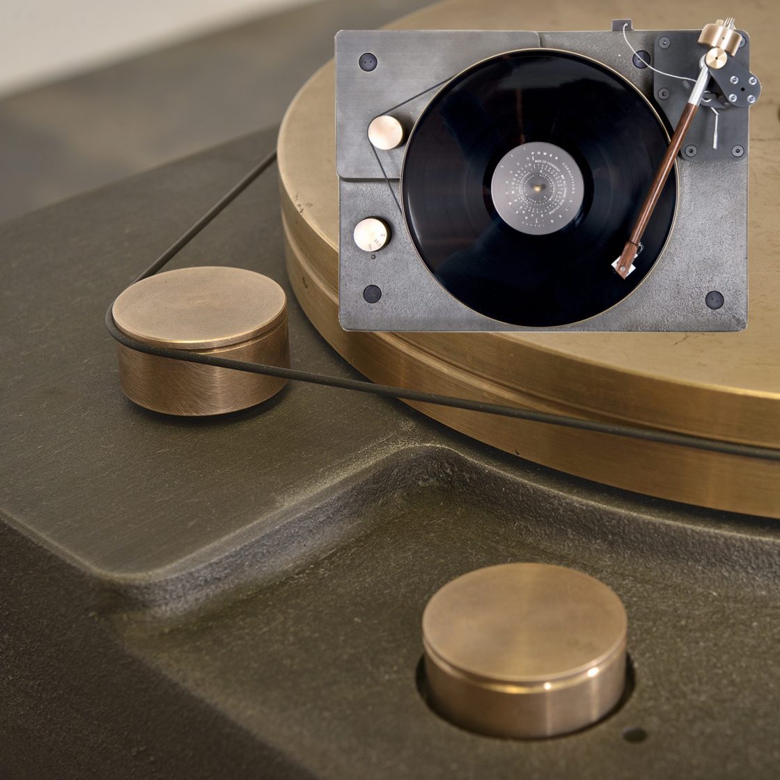 FERN & ROBY THE TREDEGAR TURNTABLE – M & S | Ultimate High-Fidelity