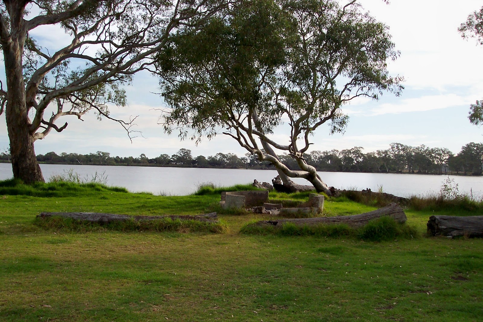 Gus Caravanning: April 2012