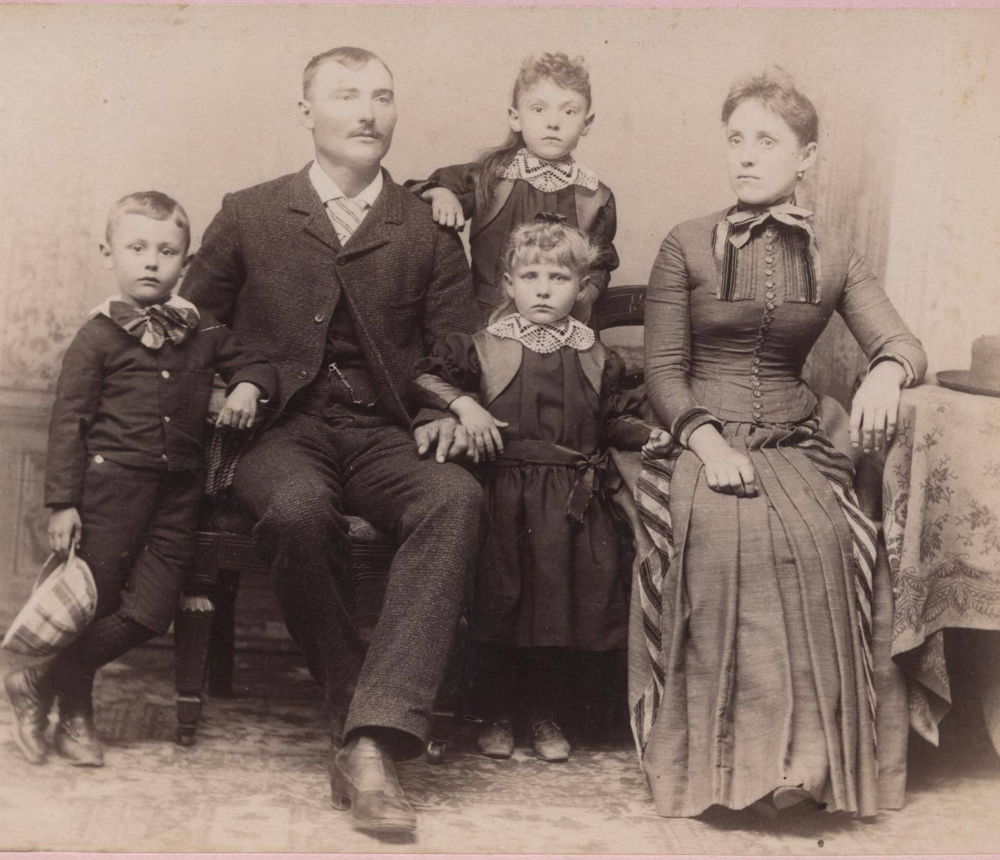 Indiana Genealogical Society Blog: FOUND: Photo of BAKER Family of Fort ...