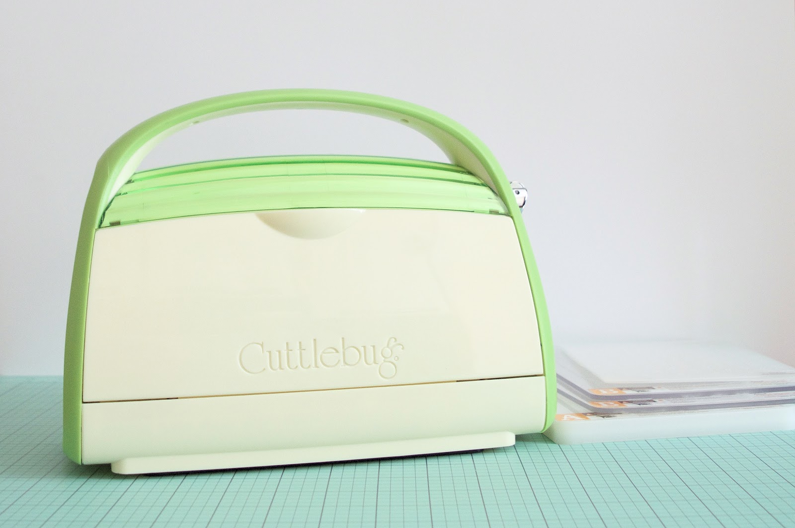 Scrapmate: Обзор машинки для вырубки и тиснения Cuttlebug V2