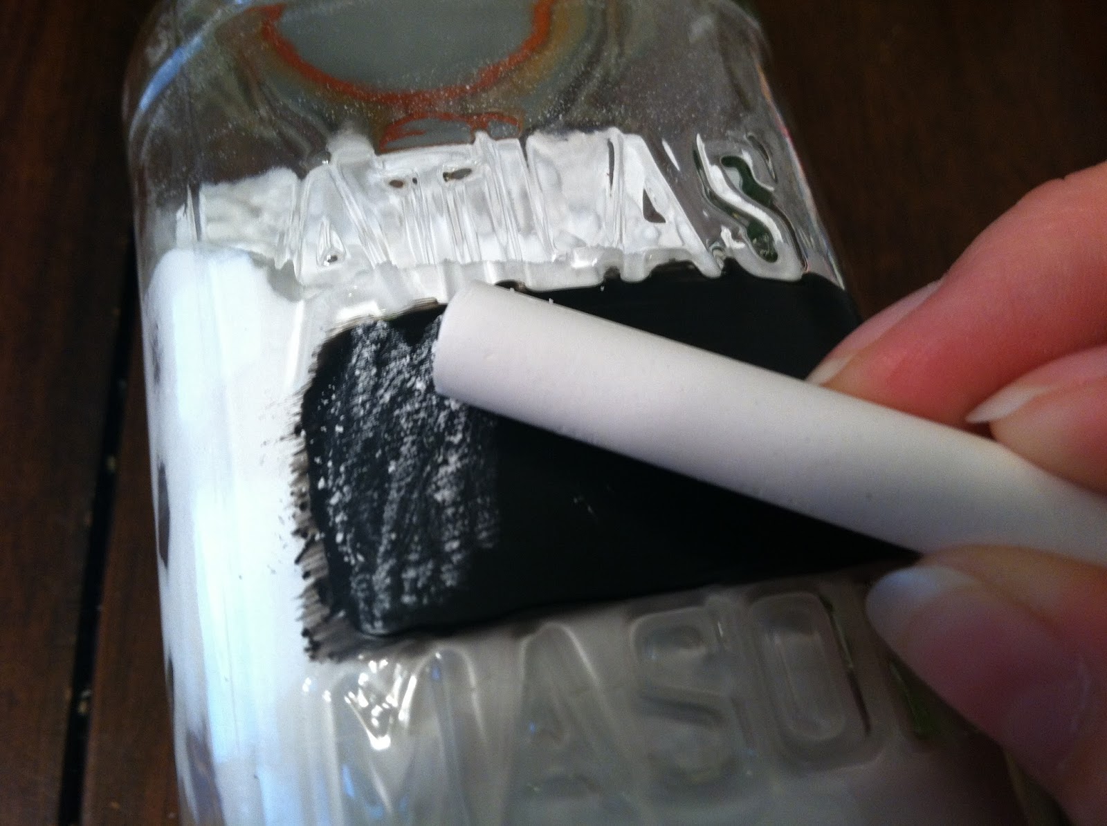 Happily Ever Crafter: DIY: Chalkboard Paint Labels