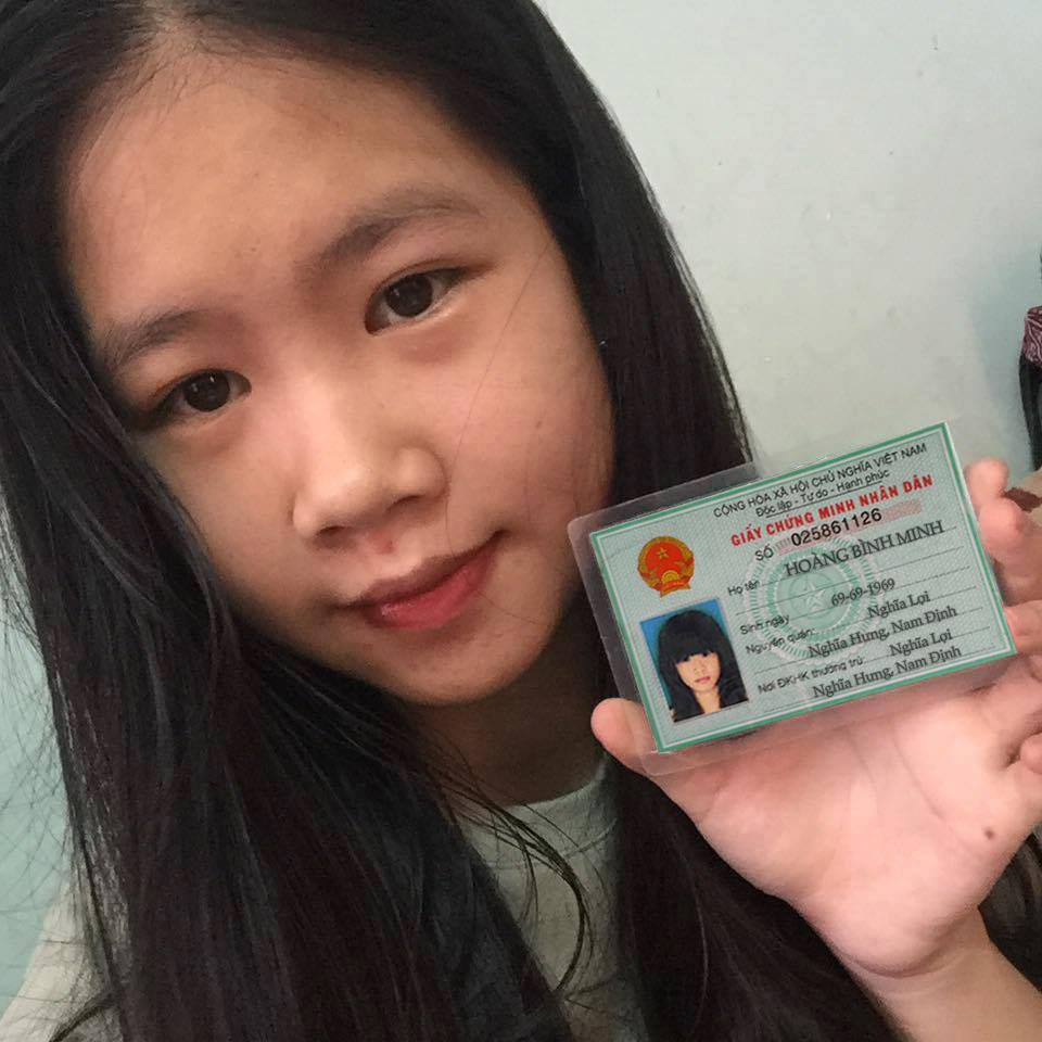 Share PSD CMND Cầm tay- GÁI =))) - By : Hoàng Bình Minh - ­Blog Star Chíp