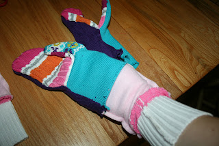 Honeybunch Boutique: Sweater Mitten Tutorial