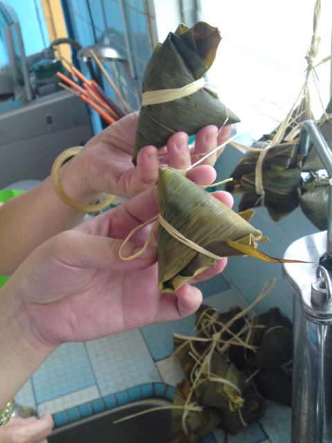 Some People Say: Malacca Trip Episode 5 : Making Glutinous Rice ...