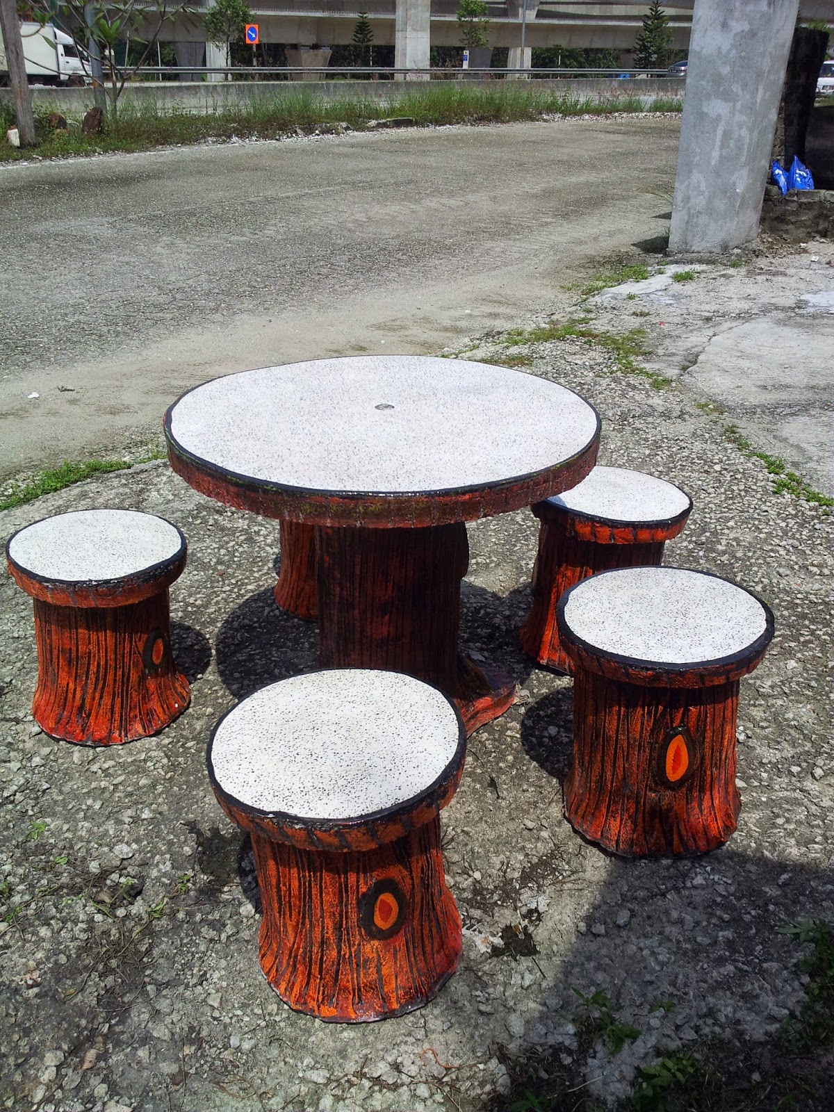 KERUSI DAN MEJA SIMEN FERRO : SET MEJA DAN KERUSI CORAK KAYU