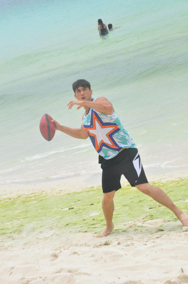 Miong21 @ Blogspot: Luke Jickain Shirtless for 'Boracay Bodies'