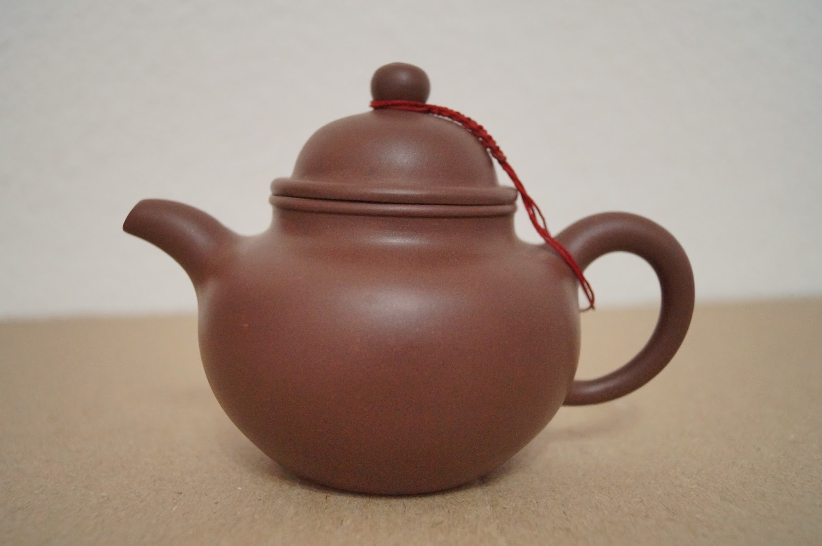 Alan's Cyber Museum: Ball-shaped teapot that won Gold award
