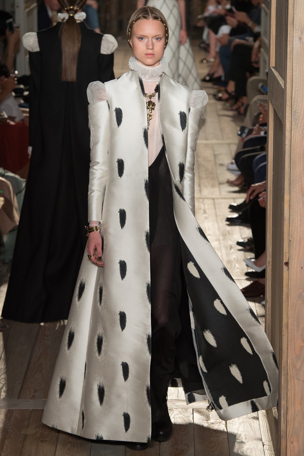 Valentino Fall 2016 Couture Fashion Show | Cool Chic Style Fashion
