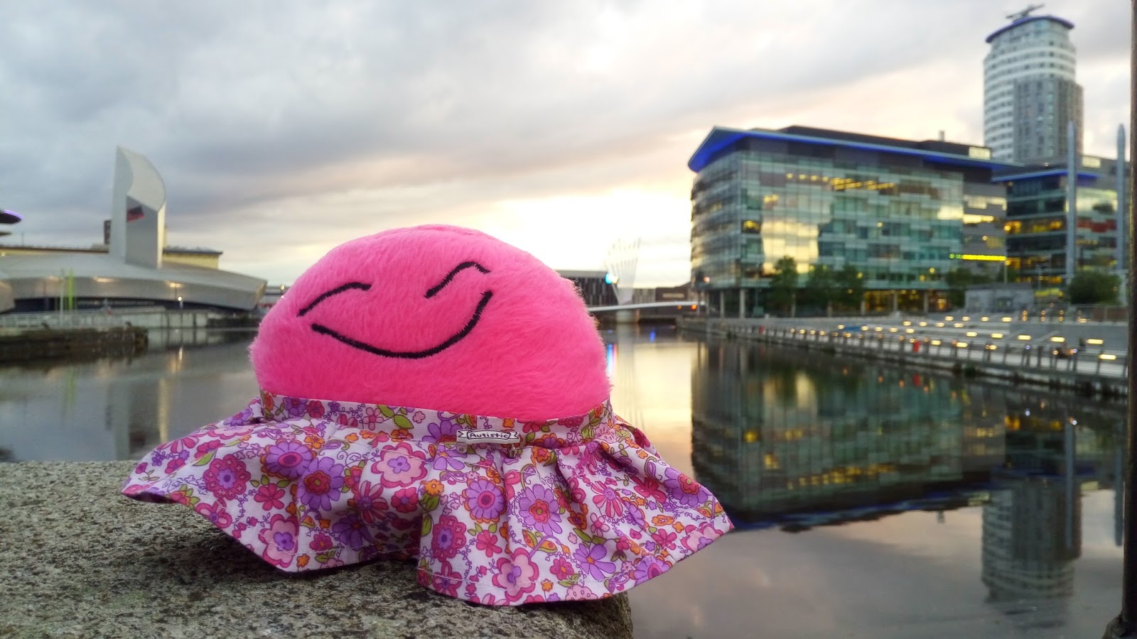 The Happy Adventures of Blob Thing: Blob Thing Watches Salford Quays ...