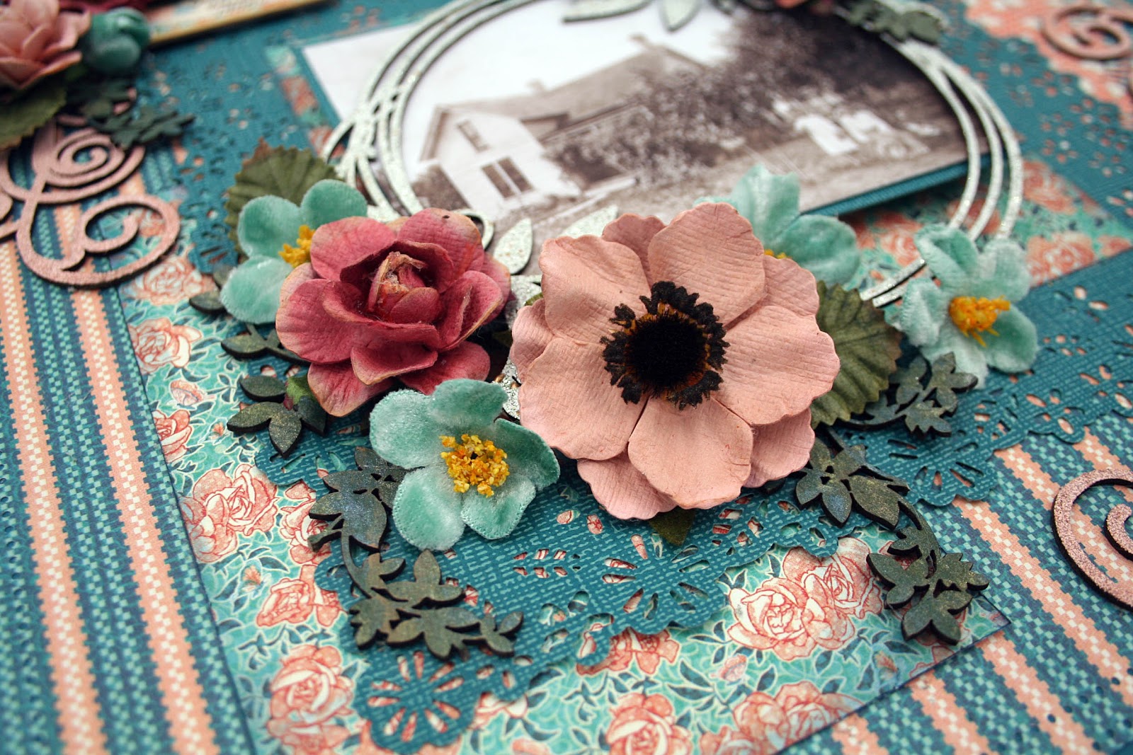 Scrap, Travel, and Bark!: Vintage Layout for Creative Embellishments