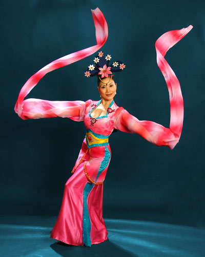 Chinese Acrobat Liang Brings Her One-Woman Show to BPL