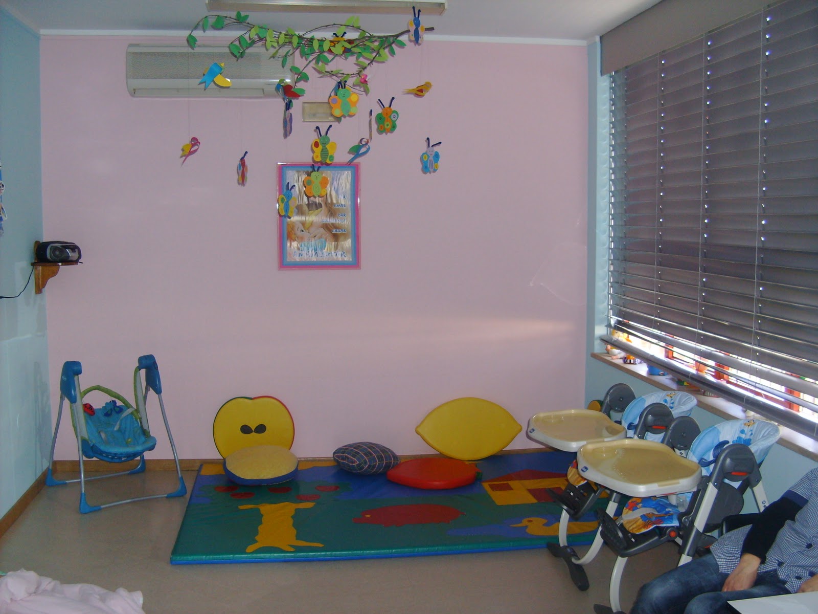 Complexo de Infância "Arco-Íris": Conhecem... a sala dos bebés?