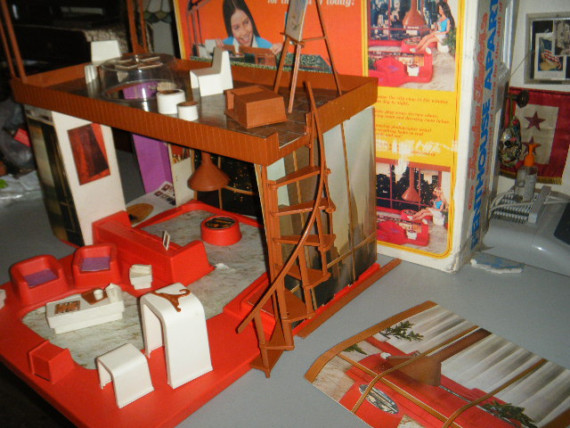 Toy-Addict.com: Tuesday Taylor's Swanky Pendhouse Apartment