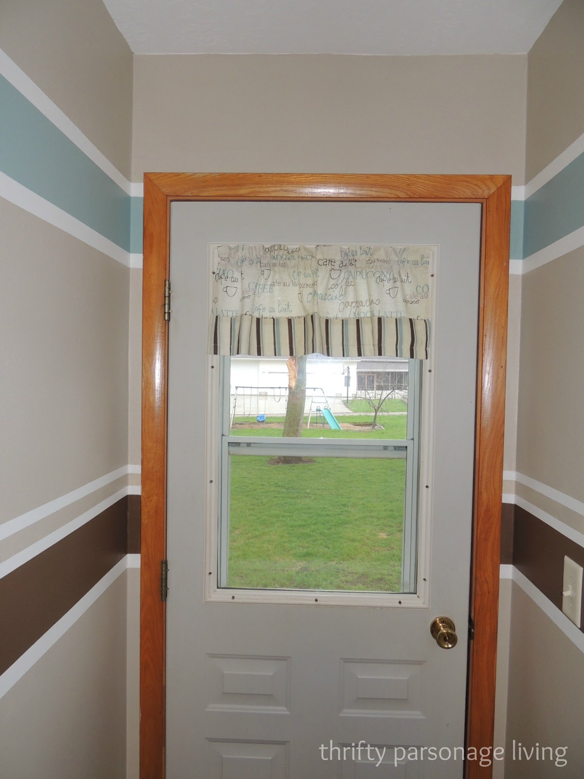 Thrifty Parsonage Living: PAINTING HORIZONTAL STRIPES ON WALLS (DIY)