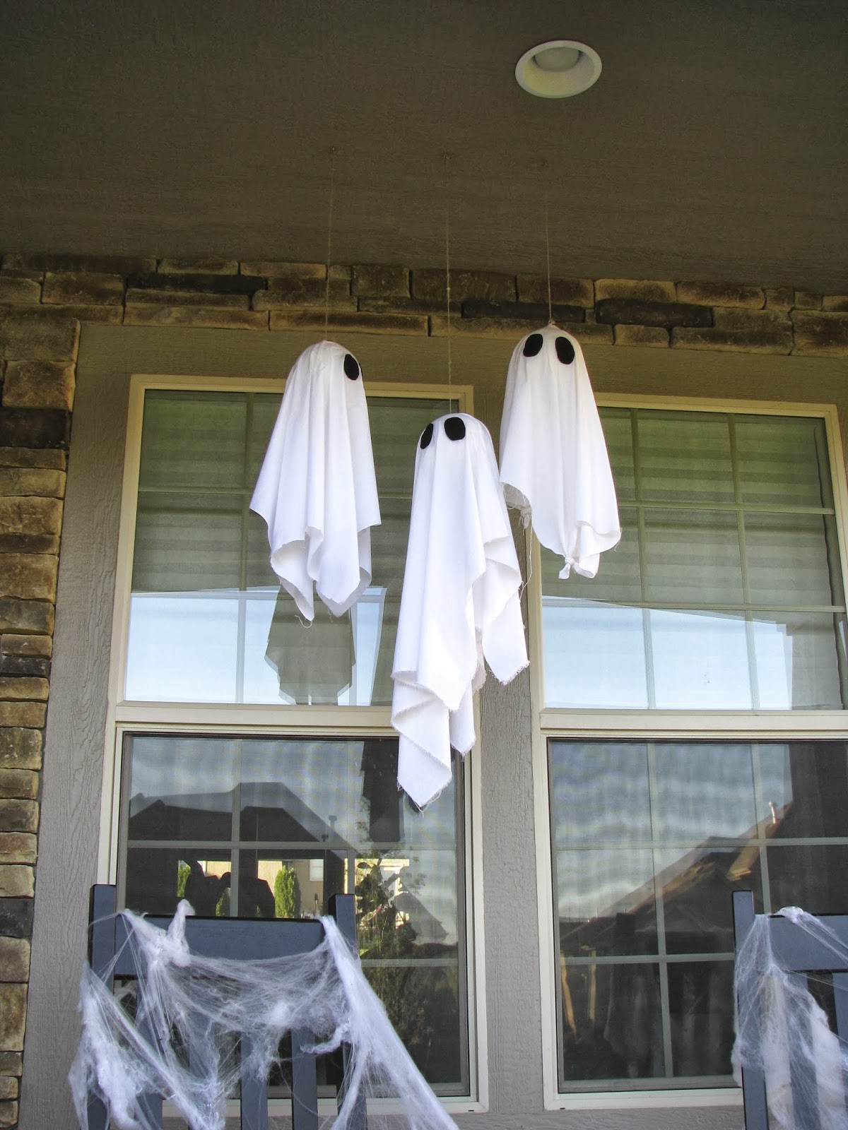 How to Make Hanging Ghosts - Life Love Larson