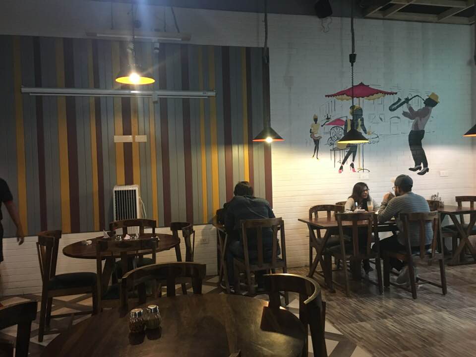 Creme castle, Greater Noida - Food review