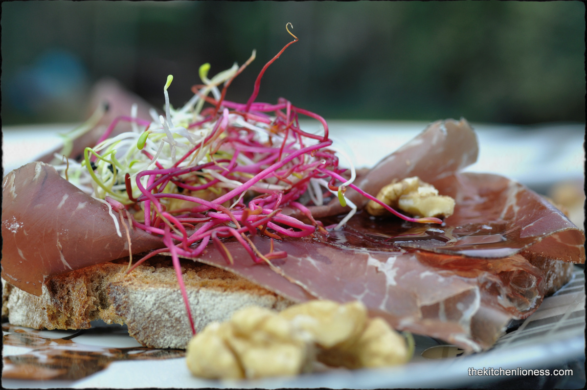 The Kitchen Lioness: FFwD - Tartine de Viande des Grisons