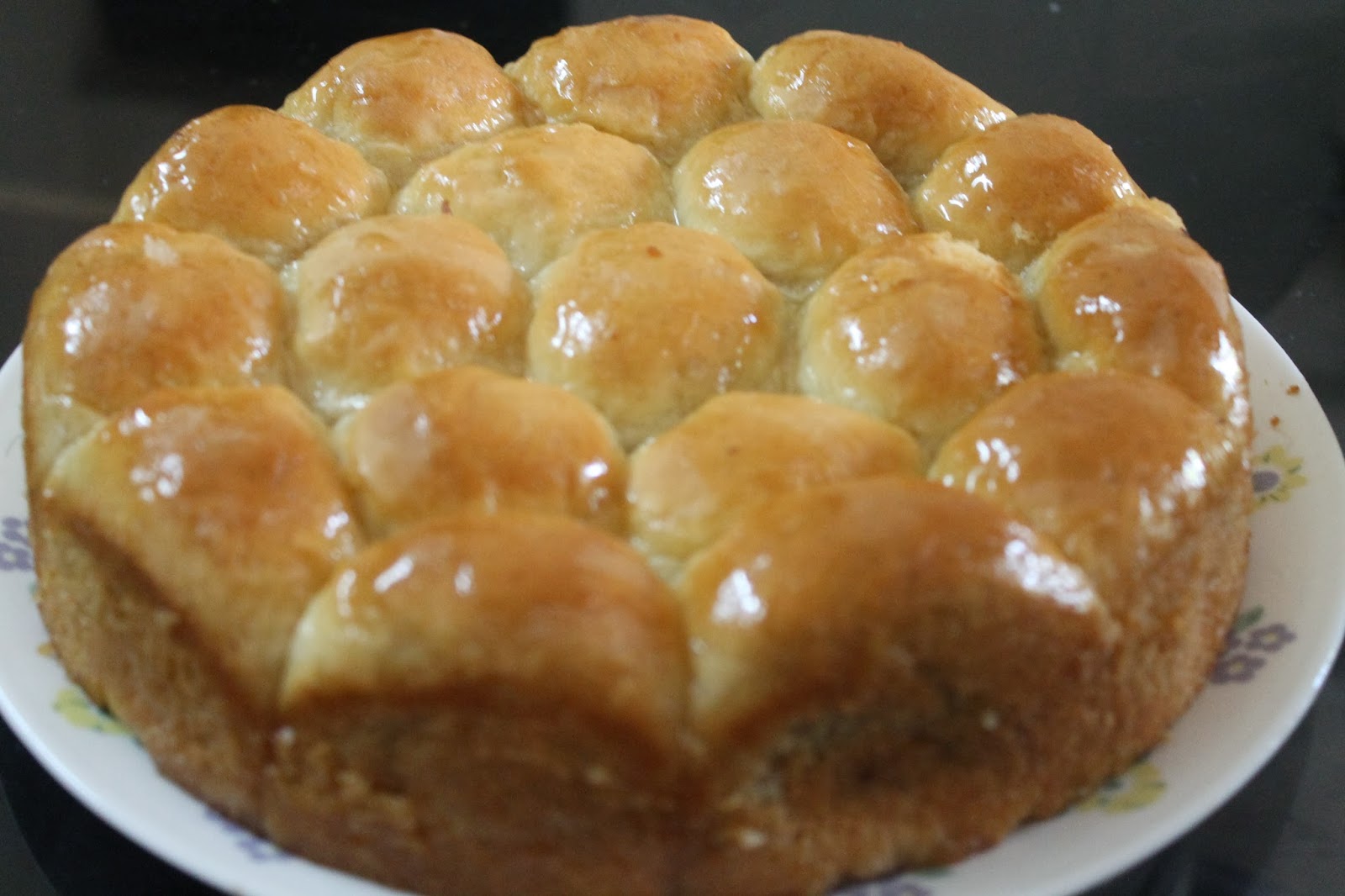 Femi's Kitchen: SWEET KHALIAT NAHAL / HONEY COMB BUN