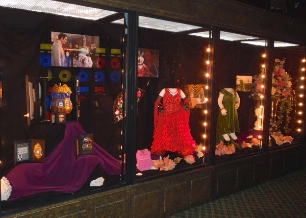 Hollywood Movie Costumes and Props: Fun screen-used props featured in ...