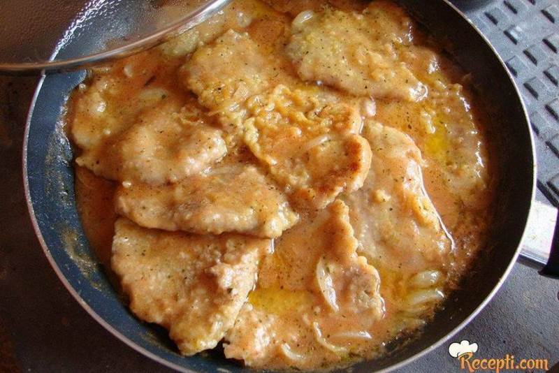 JELA OD TELETINE RECEPTI - ŠNICLE NA LUKU